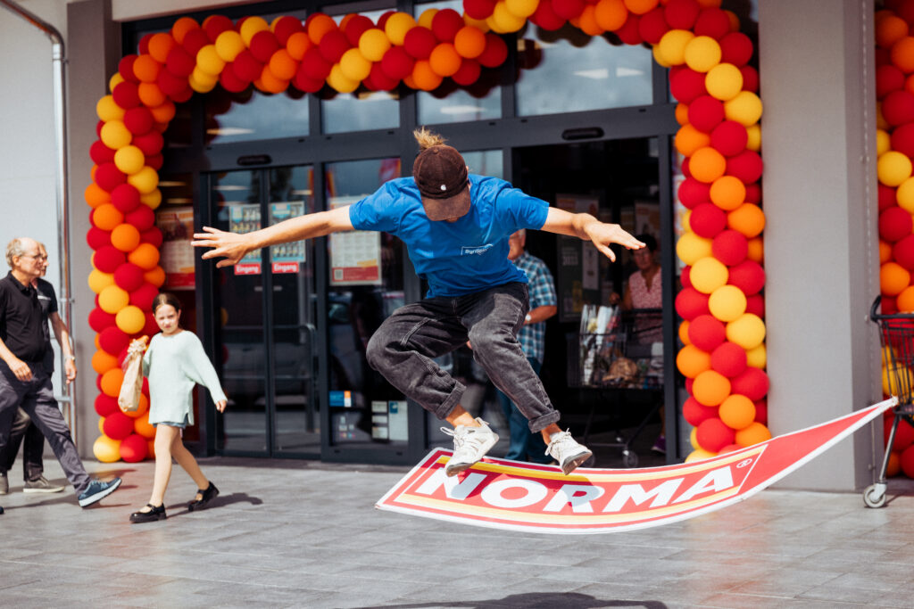 SignSpinning - Acrobatic advertising artists